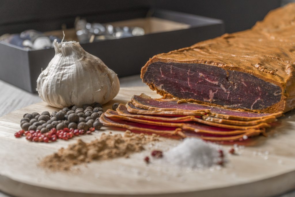 Pastourmas, charcuterie grecque originale | DÉCOUVRIR LA GRÈCE